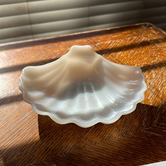 Kitchen | Vintage Milk Glass Clam Shell Dish | Poshmark